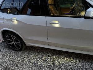 White BMW X5 2019 in Riga, with an engine capacity of 3.00 L and mileage of 143 thousand km for 47000 €, photo 18 on AUTOMOTO.COM.LV