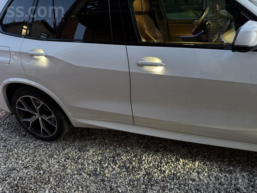 White BMW X5 2019 in Riga, with an engine capacity of 3.00 L and mileage of 143 thousand km for 47000 €, photo 18 on AUTOMOTO.COM.LV