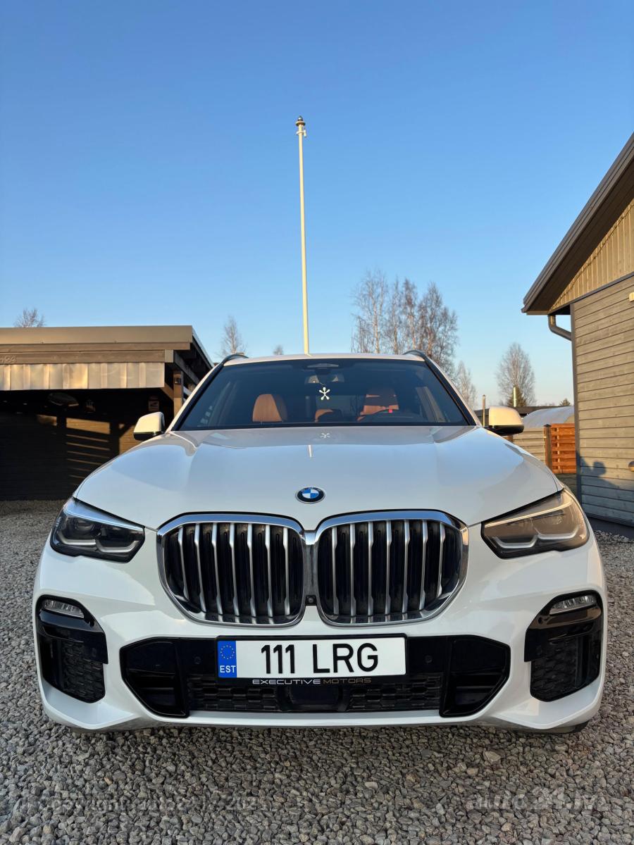 Balts BMW X5 2019 Tallina, ar dzinēja tilpumu 3.00 L un nobraukumu 100 tūkst. km par 46300 €, foto 1 vietnē AUTOMOTO.COM.LV