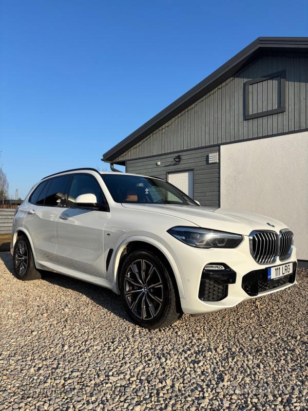 White BMW X5 2019 in Tallinn, with an engine capacity of 3.00 L and mileage of 100 thousand km for 46300 €, photo 2 on AUTOMOTO.COM.LV