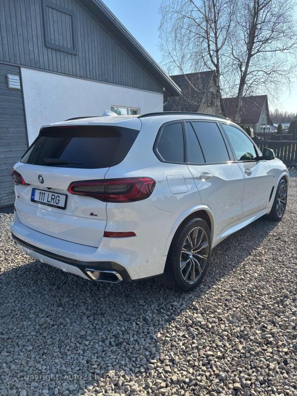 White BMW X5 2019 in Tallinn, with an engine capacity of 3.00 L and mileage of 100 thousand km for 46300 €, photo 3 on AUTOMOTO.COM.LV