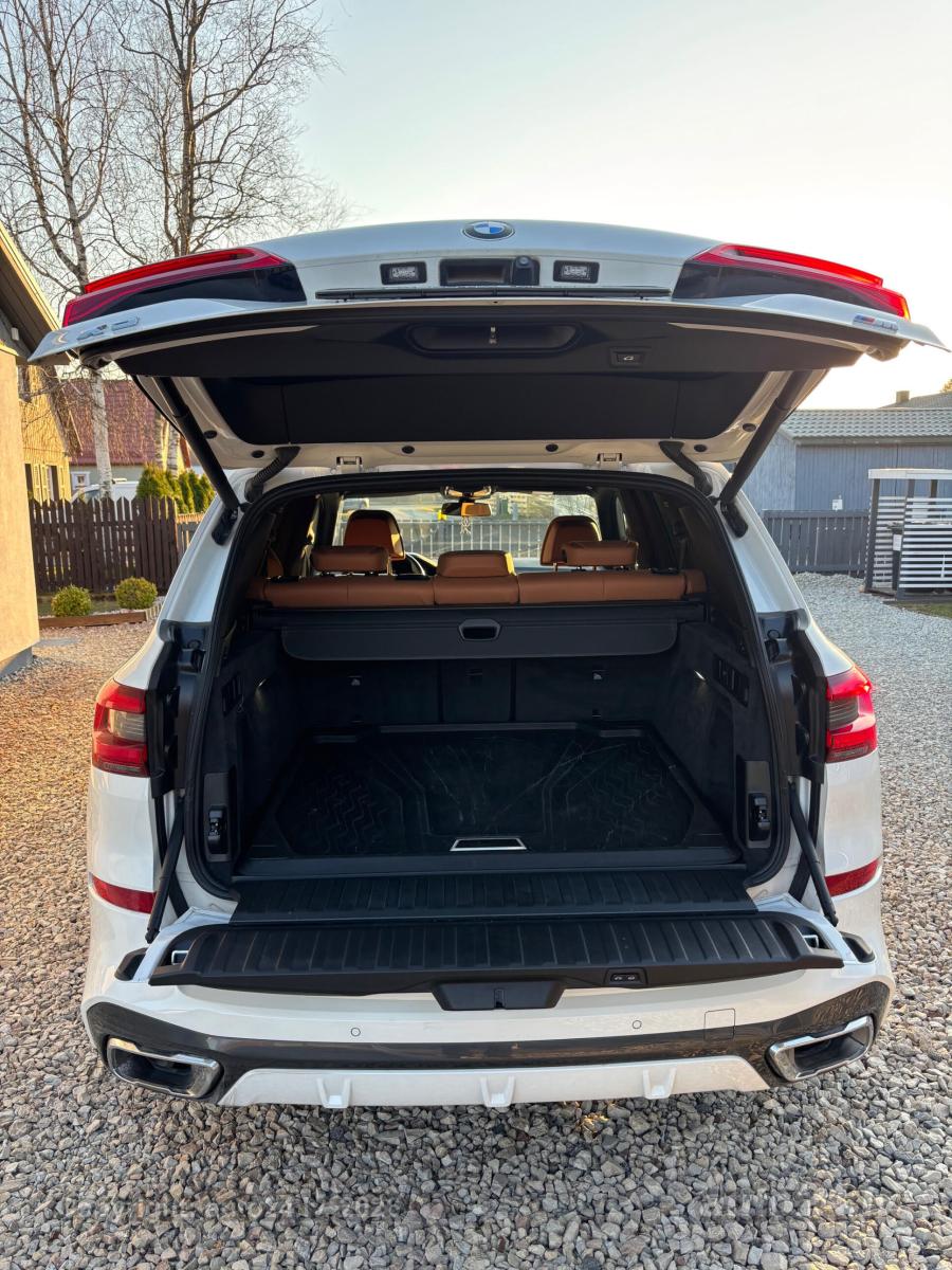 Balts BMW X5 2019 Tallina, ar dzinēja tilpumu 3.00 L un nobraukumu 100 tūkst. km par 46300 €, foto 7 vietnē AUTOMOTO.COM.LV