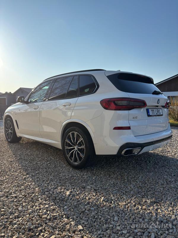 White BMW X5 2019 in Tallinn, with an engine capacity of 3.00 L and mileage of 100 thousand km for 46300 €, photo 8 on AUTOMOTO.COM.LV