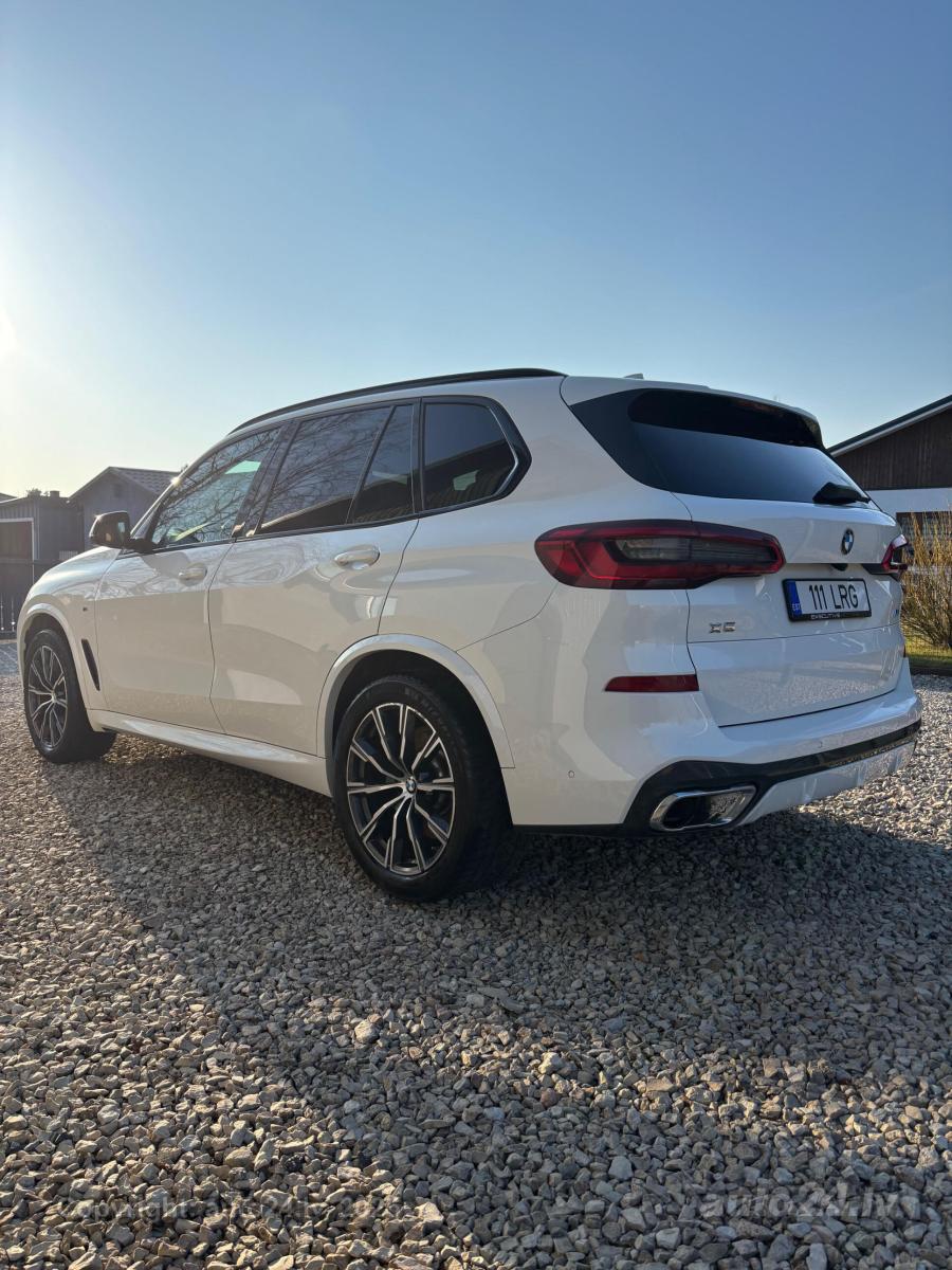 Balts BMW X5 2019 Tallina, ar dzinēja tilpumu 3.00 L un nobraukumu 100 tūkst. km par 46300 €, foto 9 vietnē AUTOMOTO.COM.LV