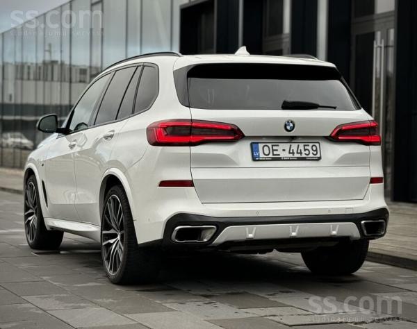 White BMW X5 2019 in Riga, with an engine capacity of 3.00 L and mileage of 166 thousand km for 37990 €, photo 9 on AUTOMOTO.COM.LV