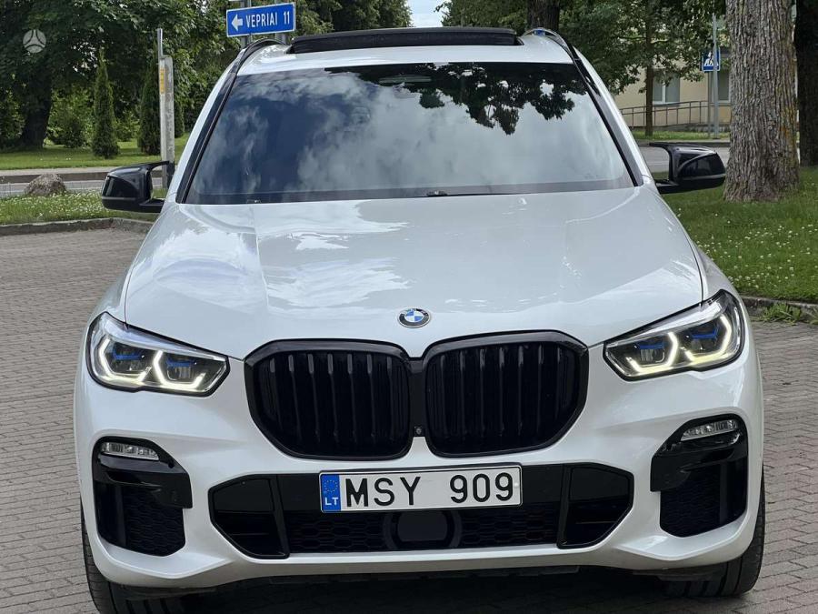 White BMW X5 2019 in Ukmerge, with an engine capacity of 2.99 L and mileage of 230 thousand km for 42500 €, photo 4 on AUTOMOTO.COM.LV