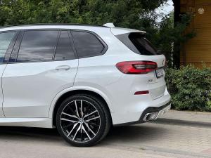 White BMW X5 2019 in Ukmerge, with an engine capacity of 2.99 L and mileage of 230 thousand km for 42500 €, photo 8 on AUTOMOTO.COM.LV