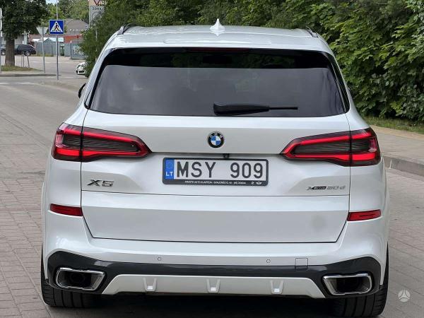 White BMW X5 2019 in Ukmerge, with an engine capacity of 2.99 L and mileage of 230 thousand km for 42500 €, photo 8 on AUTOMOTO.COM.LV