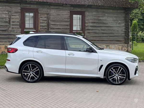White BMW X5 2019 in Ukmerge, with an engine capacity of 2.99 L and mileage of 230 thousand km for 42500 €, photo 9 on AUTOMOTO.COM.LV
