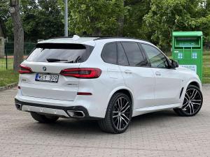 White BMW X5 2019 in Ukmerge, with an engine capacity of 2.99 L and mileage of 230 thousand km for 42500 €, photo 12 on AUTOMOTO.COM.LV