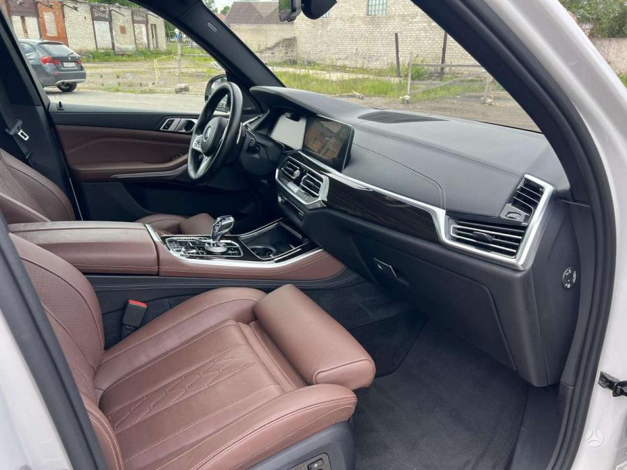 White BMW X5 2019 in Ukmerge, with an engine capacity of 2.99 L and mileage of 230 thousand km for 42500 €, photo 17 on AUTOMOTO.COM.LV