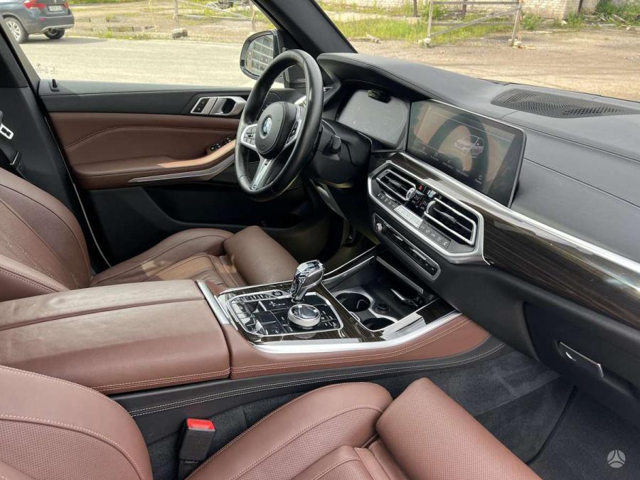 White BMW X5 2019 in Ukmerge, with an engine capacity of 2.99 L and mileage of 230 thousand km for 42500 €, photo 18 on AUTOMOTO.COM.LV