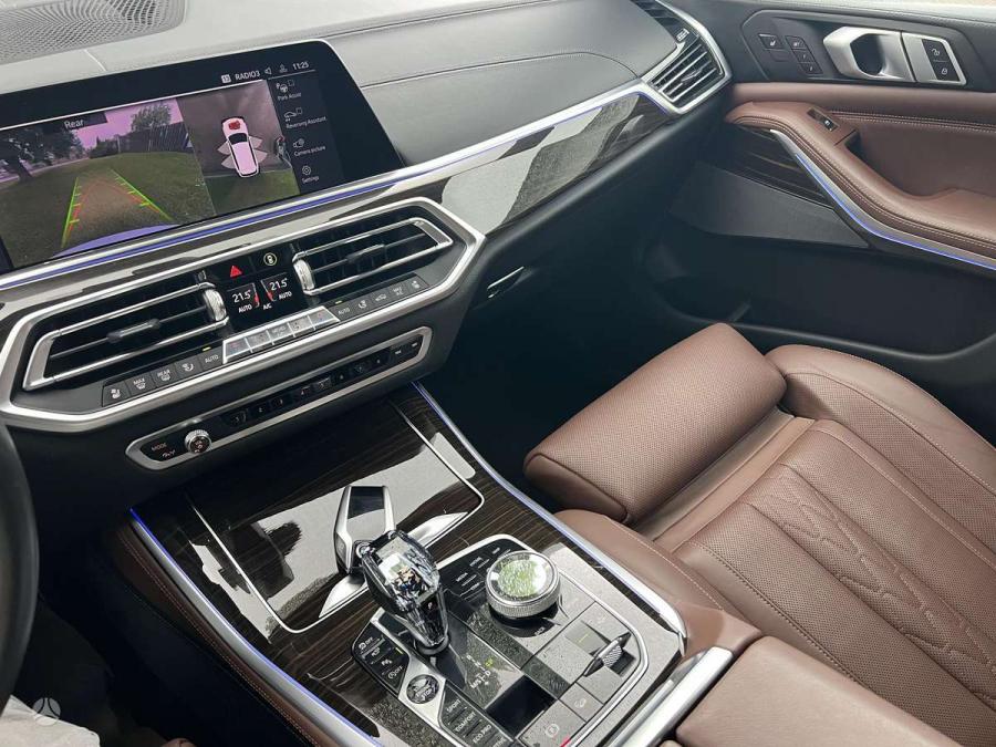 White BMW X5 2019 in Ukmerge, with an engine capacity of 2.99 L and mileage of 230 thousand km for 42500 €, photo 26 on AUTOMOTO.COM.LV