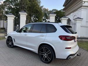 White BMW X5 2019 in Vilnius, with an engine capacity of 3.00 L and mileage of 160 thousand km for 43850 €, photo 5 on AUTOMOTO.COM.LV