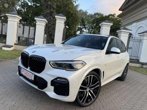 White BMW X5 2019 in Vilnius, with an engine capacity of 3.00 L and mileage of 160 thousand km for 43850 €, photo 6 on AUTOMOTO.COM.LV
