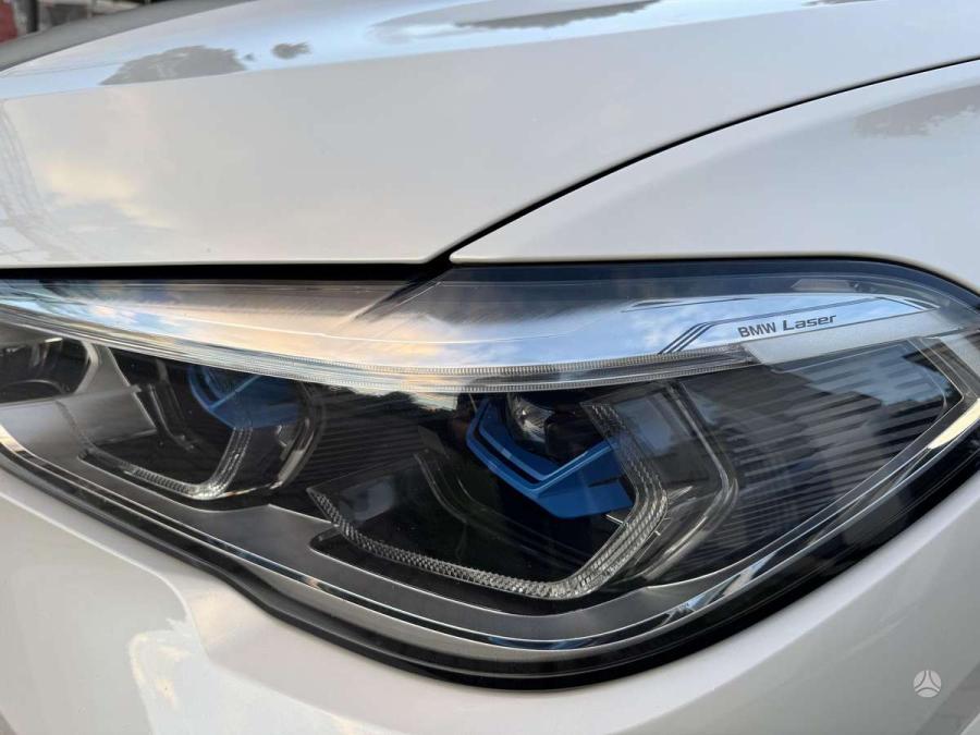 White BMW X5 2019 in Vilnius, with an engine capacity of 3.00 L and mileage of 160 thousand km for 43850 €, photo 7 on AUTOMOTO.COM.LV