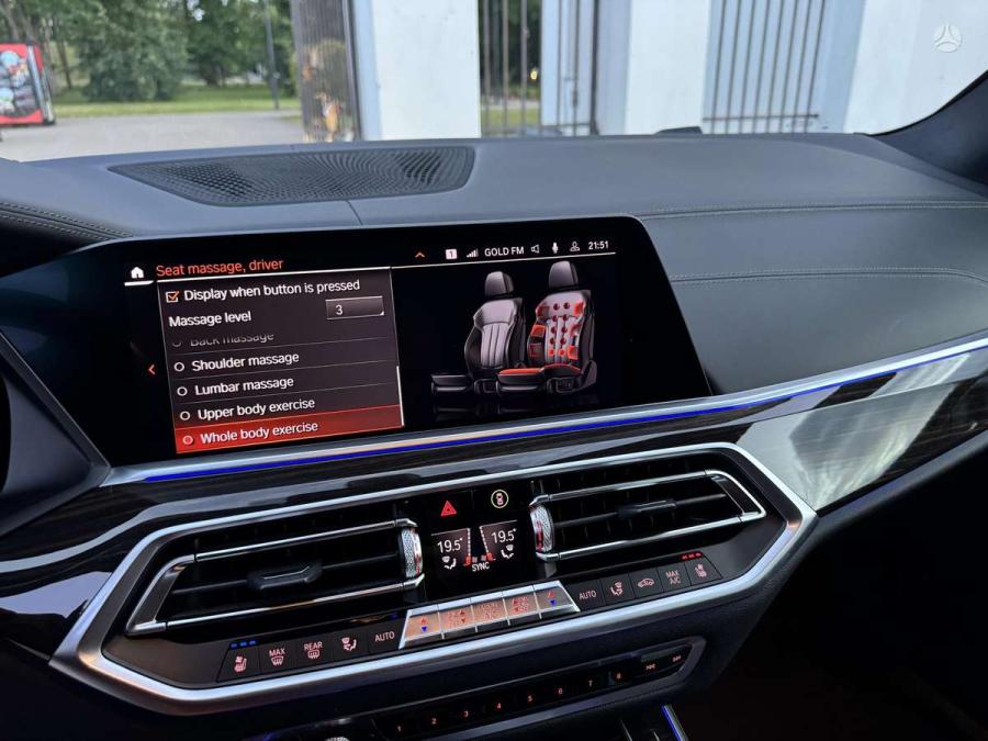 White BMW X5 2019 in Vilnius, with an engine capacity of 3.00 L and mileage of 160 thousand km for 43850 €, photo 14 on AUTOMOTO.COM.LV