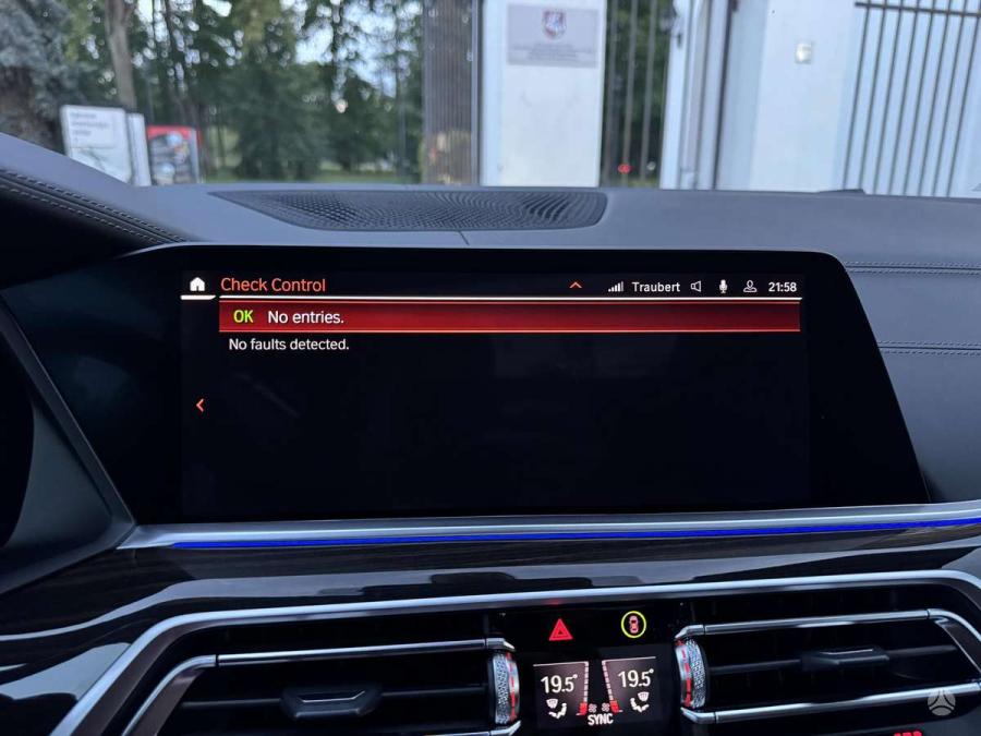 White BMW X5 2019 in Vilnius, with an engine capacity of 3.00 L and mileage of 160 thousand km for 43850 €, photo 17 on AUTOMOTO.COM.LV