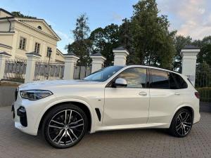 White BMW X5 2019 in Vilnius, with an engine capacity of 3.00 L and mileage of 160 thousand km for 43850 €, photo 19 on AUTOMOTO.COM.LV