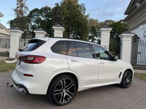 White BMW X5 2019 in Vilnius, with an engine capacity of 3.00 L and mileage of 160 thousand km for 43850 €, photo 22 on AUTOMOTO.COM.LV