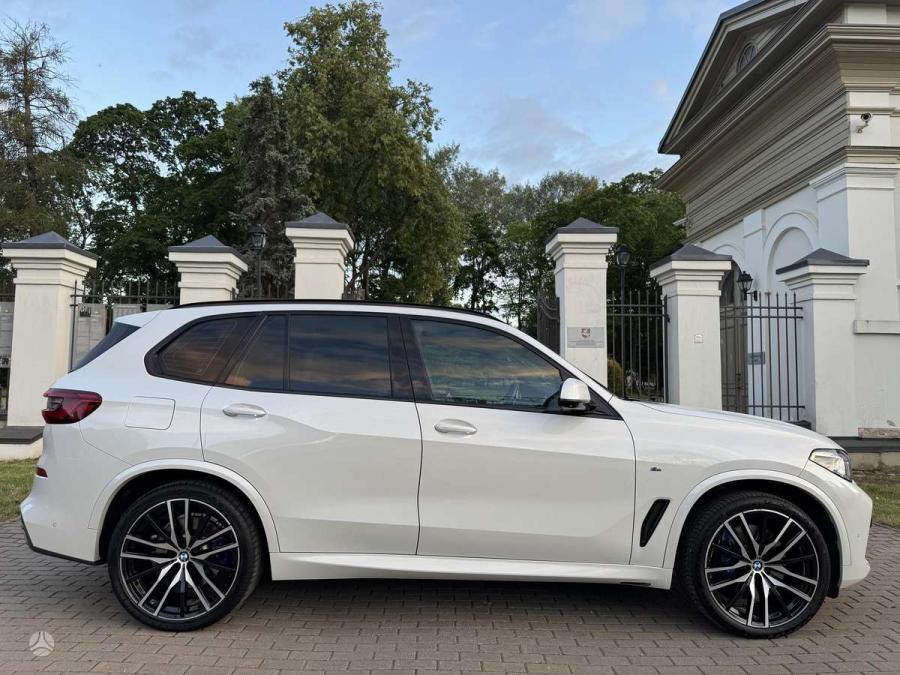 White BMW X5 2019 in Vilnius, with an engine capacity of 3.00 L and mileage of 160 thousand km for 43850 €, photo 25 on AUTOMOTO.COM.LV