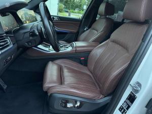 White BMW X5 2019 in Vilnius, with an engine capacity of 3.00 L and mileage of 160 thousand km for 43850 €, photo 29 on AUTOMOTO.COM.LV