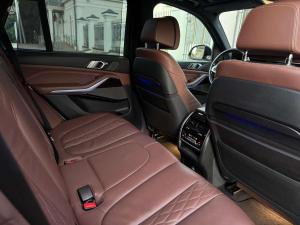 White BMW X5 2019 in Vilnius, with an engine capacity of 3.00 L and mileage of 160 thousand km for 43850 €, photo 33 on AUTOMOTO.COM.LV