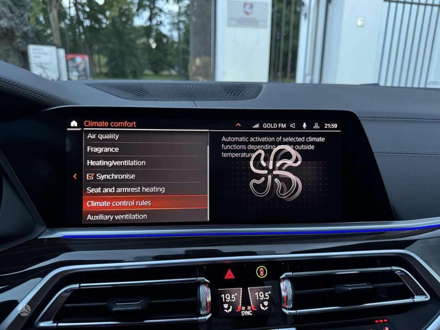 White BMW X5 2019 in Vilnius, with an engine capacity of 3.00 L and mileage of 160 thousand km for 43850 €, photo 39 on AUTOMOTO.COM.LV