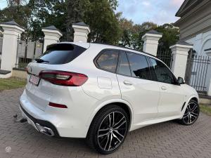 White BMW X5 2019 in Vilnius, with an engine capacity of 3.00 L and mileage of 160 thousand km for 43850 €, photo 42 on AUTOMOTO.COM.LV