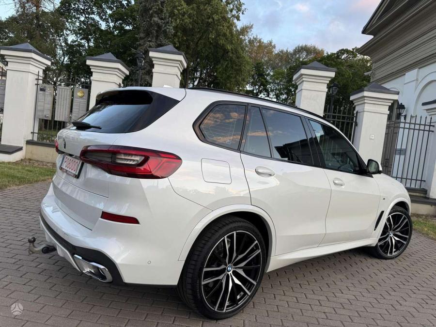 White BMW X5 2019 in Vilnius, with an engine capacity of 3.00 L and mileage of 160 thousand km for 43850 €, photo 42 on AUTOMOTO.COM.LV