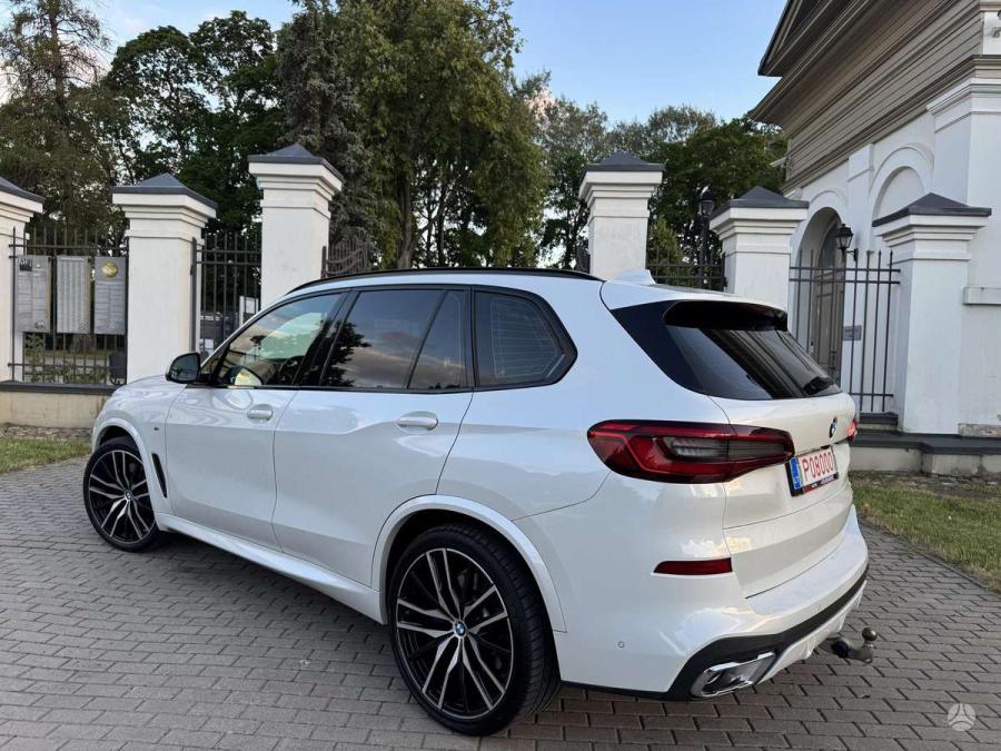 White BMW X5 2019 in Vilnius, with an engine capacity of 3.00 L and mileage of 160 thousand km for 43850 €, photo 43 on AUTOMOTO.COM.LV