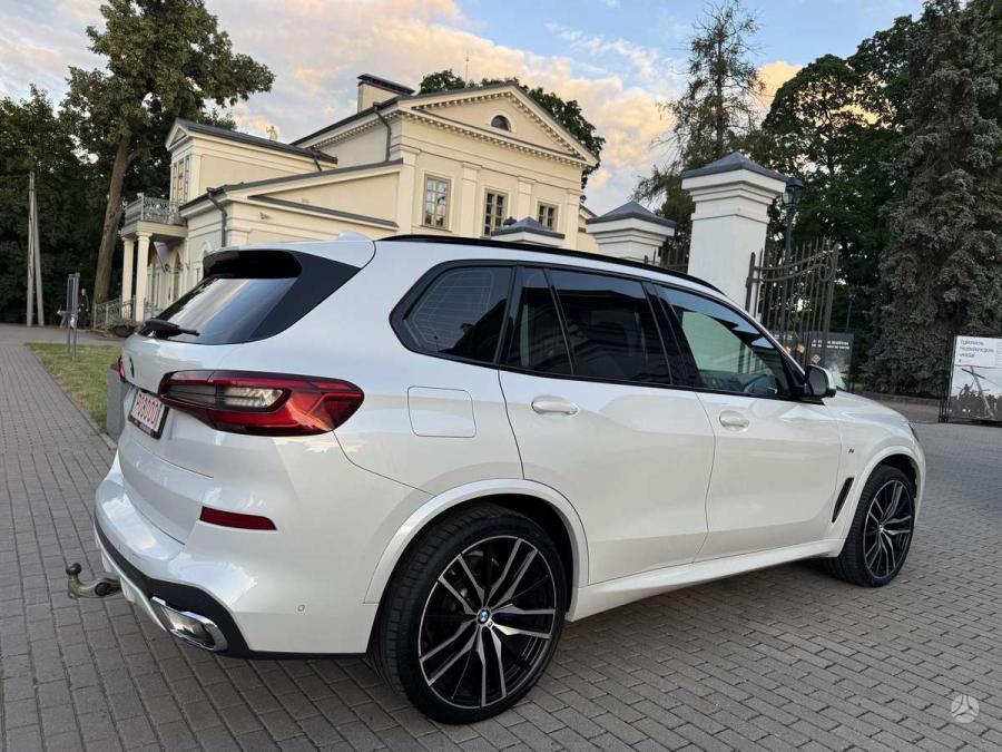 White BMW X5 2019 in Vilnius, with an engine capacity of 3.00 L and mileage of 160 thousand km for 43850 €, photo 45 on AUTOMOTO.COM.LV