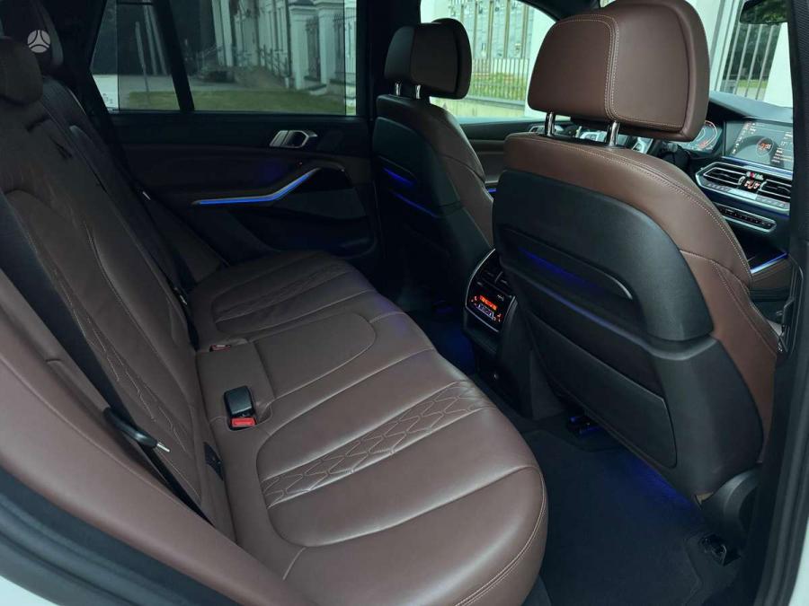 White BMW X5 2019 in Vilnius, with an engine capacity of 3.00 L and mileage of 160 thousand km for 43850 €, photo 48 on AUTOMOTO.COM.LV