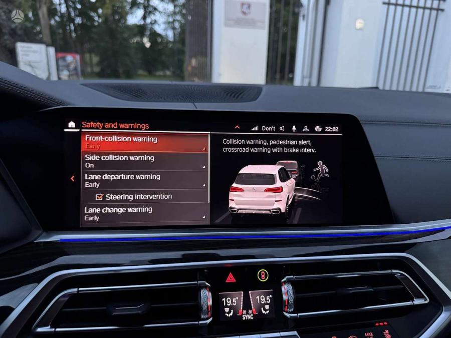 White BMW X5 2019 in Vilnius, with an engine capacity of 3.00 L and mileage of 160 thousand km for 43850 €, photo 53 on AUTOMOTO.COM.LV