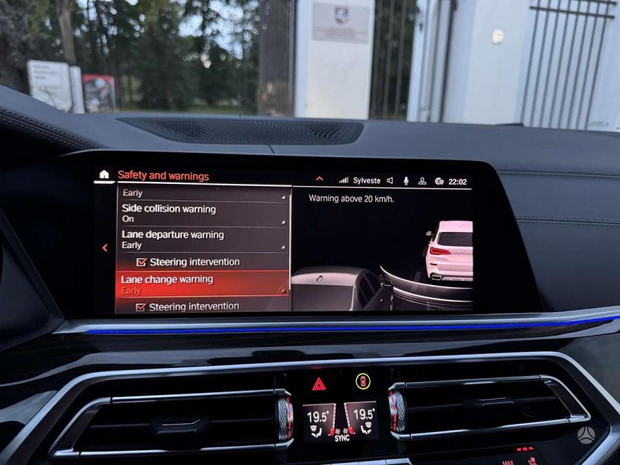 White BMW X5 2019 in Vilnius, with an engine capacity of 3.00 L and mileage of 160 thousand km for 43850 €, photo 56 on AUTOMOTO.COM.LV