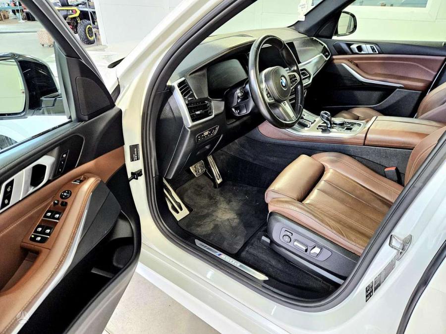 Balts BMW X5 2019 Marijampole, ar dzinēja tilpumu 2.99 L un nobraukumu 258 tūkst. km par 33900 €, foto 33 vietnē AUTOMOTO.COM.LV