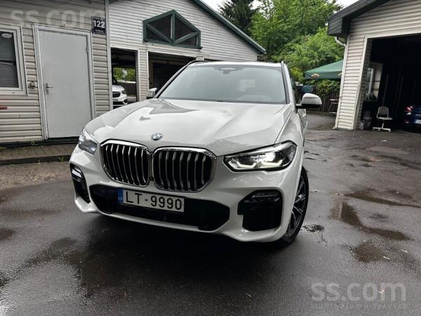 White BMW X5 2019 in Riga, with an engine capacity of 3.00 L and mileage of 171 thousand km for 39900 €, photo 5 on AUTOMOTO.COM.LV