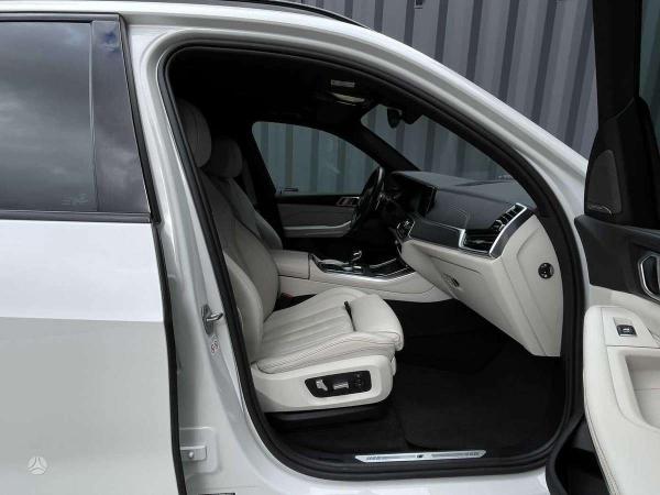 Balts BMW X5 2019 Viļņa, ar dzinēja tilpumu 2.99 L un nobraukumu 107 tūkst. km par 39700 €, foto 10 vietnē AUTOMOTO.COM.LV