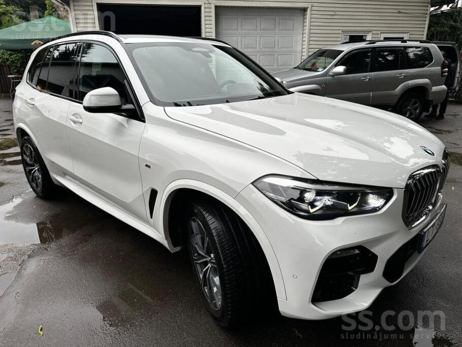 White BMW X5 2019 in Riga, with an engine capacity of 3.00 L and mileage of 171 thousand km for 37500 €, photo 3 on AUTOMOTO.COM.LV