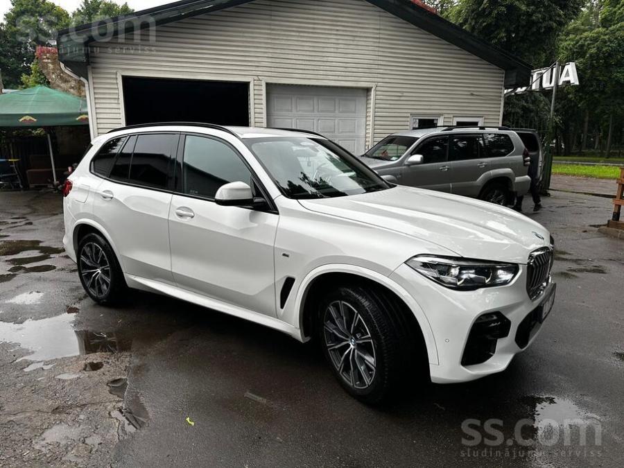 White BMW X5 2019 in Riga, with an engine capacity of 3.00 L and mileage of 171 thousand km for 37500 €, photo 5 on AUTOMOTO.COM.LV