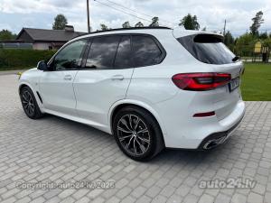 White BMW X5 2019 in Tallinn, with an engine capacity of 3.00 L and mileage of 213 thousand km for 40000 €, photo 4 on AUTOMOTO.COM.LV