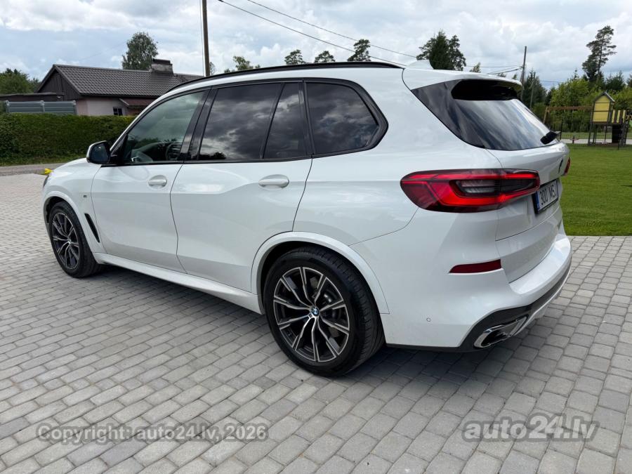 White BMW X5 2019 in Tallinn, with an engine capacity of 3.00 L and mileage of 213 thousand km for 40000 €, photo 4 on AUTOMOTO.COM.LV
