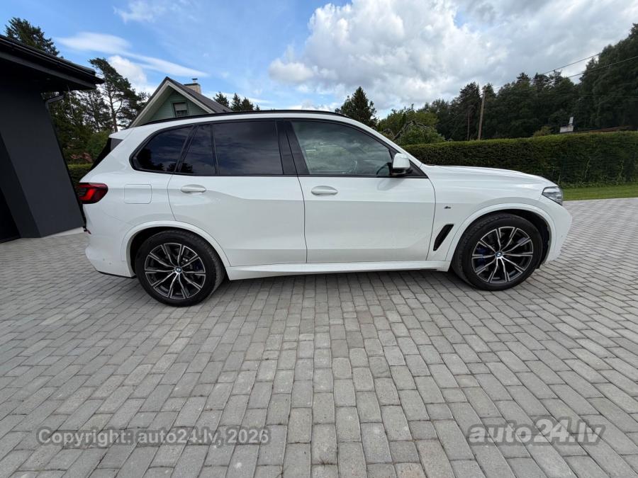 White BMW X5 2019 in Tallinn, with an engine capacity of 3.00 L and mileage of 213 thousand km for 40000 €, photo 6 on AUTOMOTO.COM.LV