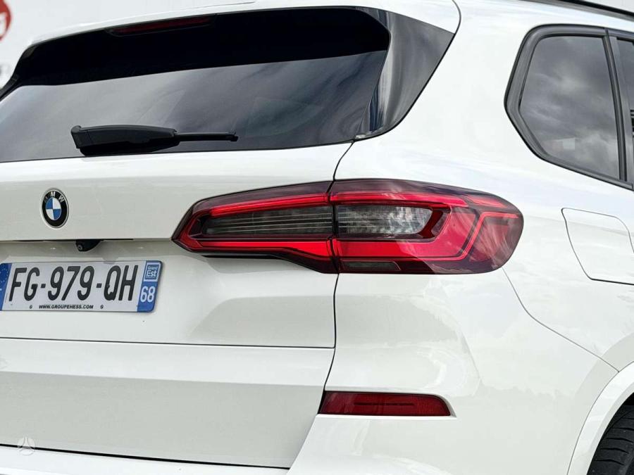 Balts BMW X5 2019 Tauragė, ar dzinēja tilpumu 2.99 L un nobraukumu 189 tūkst. km par 36800 €, foto 24 vietnē AUTOMOTO.COM.LV