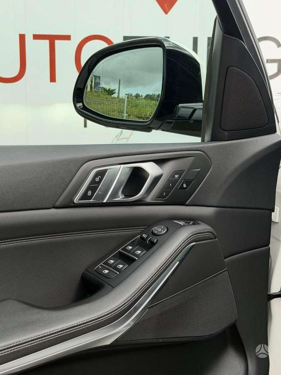 Balts BMW X5 2019 Tauragė, ar dzinēja tilpumu 2.99 L un nobraukumu 189 tūkst. km par 36800 €, foto 32 vietnē AUTOMOTO.COM.LV