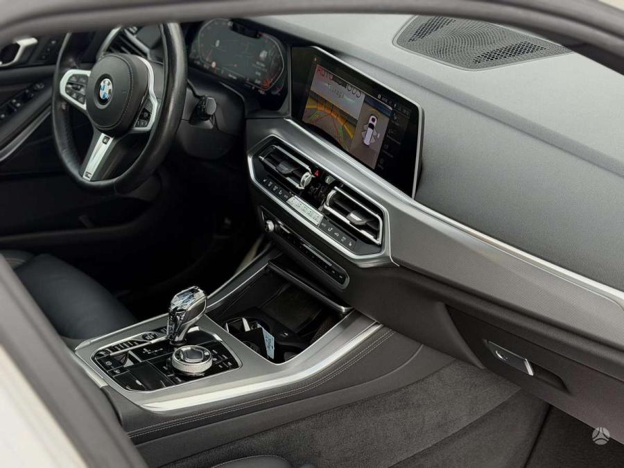 Balts BMW X5 2019 Tauragė, ar dzinēja tilpumu 2.99 L un nobraukumu 189 tūkst. km par 36800 €, foto 43 vietnē AUTOMOTO.COM.LV