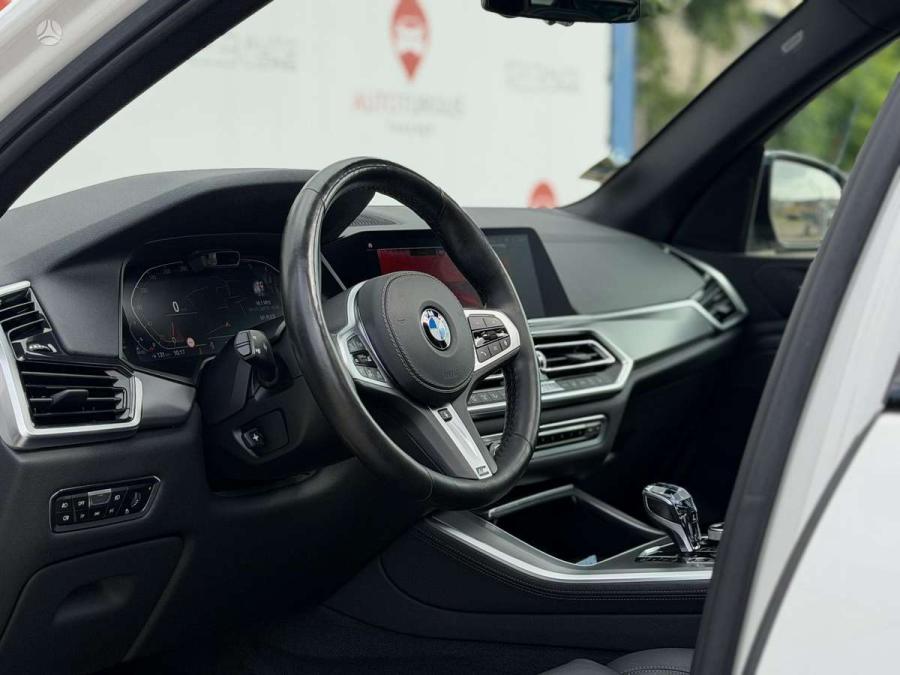 Balts BMW X5 2019 Tauragė, ar dzinēja tilpumu 2.99 L un nobraukumu 189 tūkst. km par 36800 €, foto 48 vietnē AUTOMOTO.COM.LV