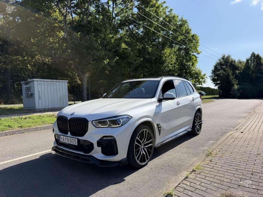 White BMW X5 2019 in Kaunas, with an engine capacity of 2.99 L and mileage of 285 thousand km for 40000 €, photo 1 on AUTOMOTO.COM.LV