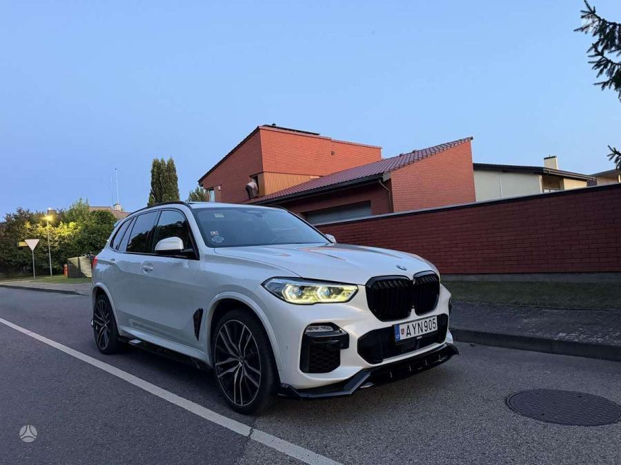 White BMW X5 2019 in Kaunas, with an engine capacity of 2.99 L and mileage of 285 thousand km for 40000 €, photo 3 on AUTOMOTO.COM.LV