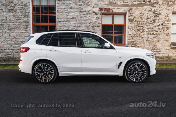 White BMW X5 2019 in Tallinn, with an engine capacity of 3.00 L and mileage of 153 thousand km for 41000 €, photo 5 on AUTOMOTO.COM.LV